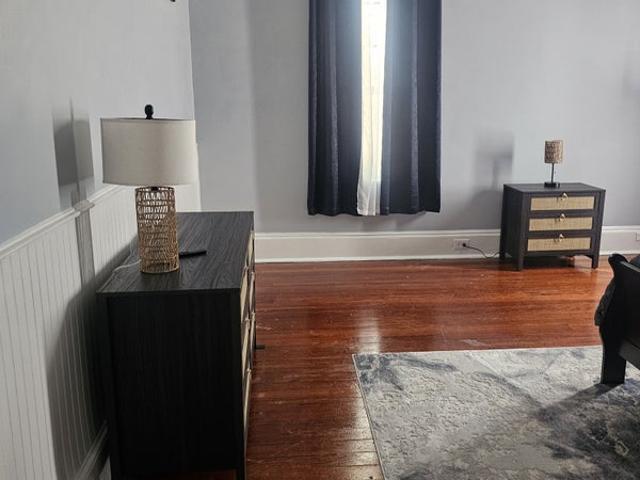 Quiet House Large House w/ 2 Rooms for Rent