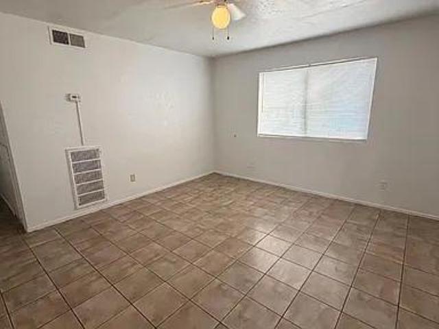 Quiet House Room Near Shops & Transit