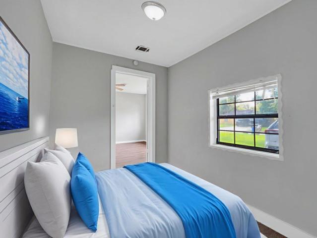 Quiet Houston Home | Workspace + WiFi | Smart TV |