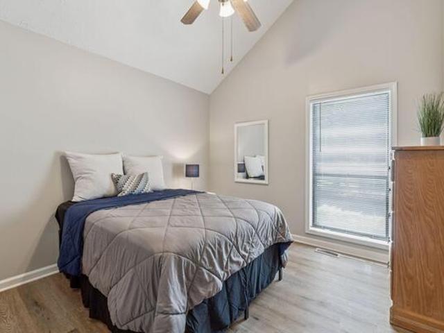 Spacious WOODSTOCK House! 1 Gig Wi Fi! Great roommates welcome!