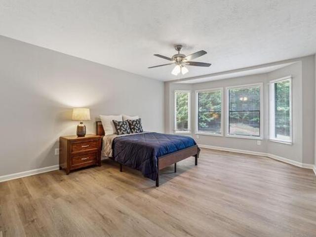 Quiet, Large, Beautifully Renovated WOODSTOCK House!