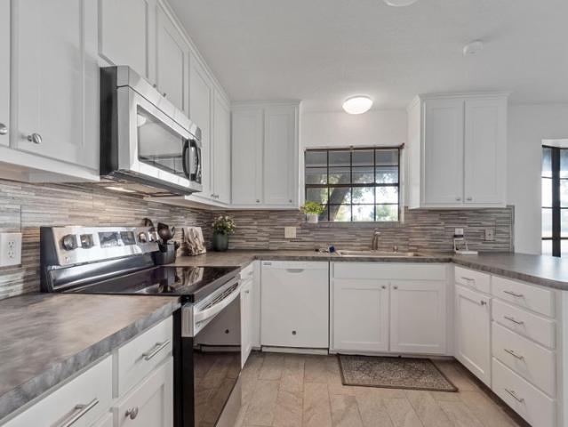 Quiet Neighborhood • Big Trees • Fully Furnished B