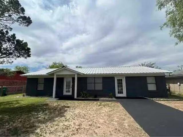 Quiet neighborhood in the heart of tri city area. 1107 Willow.