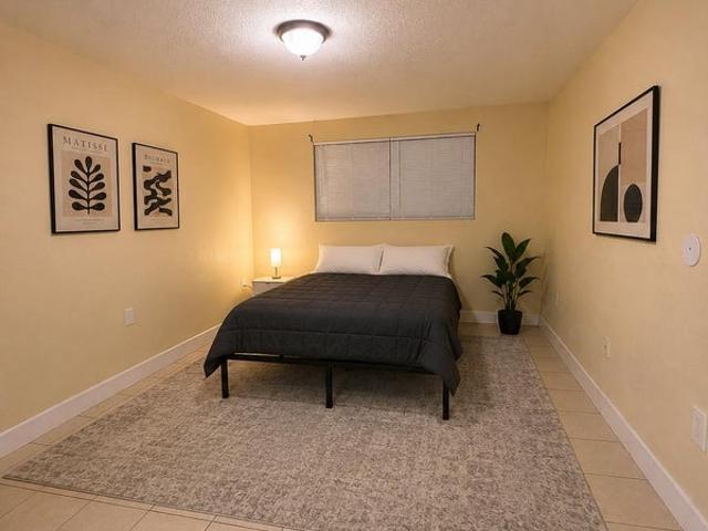 Quiet Orlando CoLiving Home Near Universal Studio