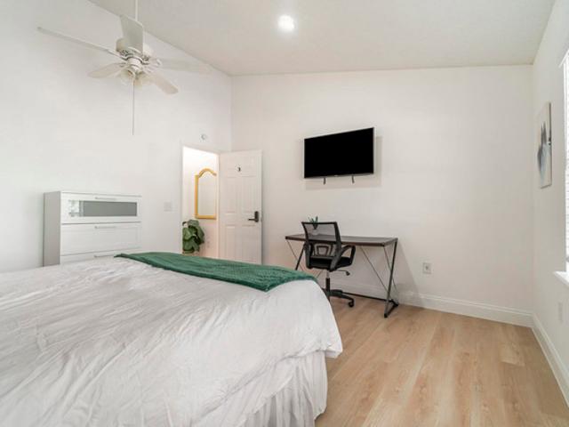 Quiet Paradise in DeLand! Recently Renovated Near Universities, Highways, & Shopping