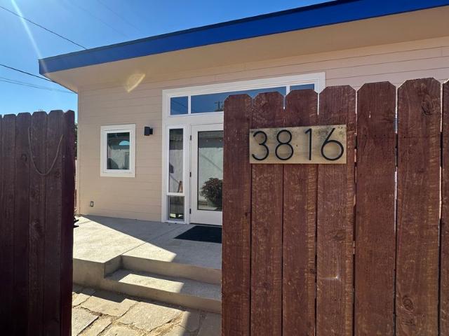 Quiet & Private eco friendly back house in desirable neighborhood