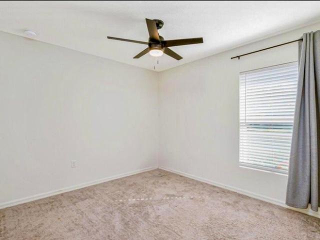 Quiet Private Room in house! Utilities included!