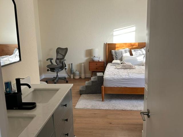 Quiet primary suite w/ private bath. Walk 2 Beach