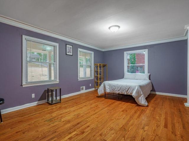 Quiet Retreat Just Steps from Everything: Renovat