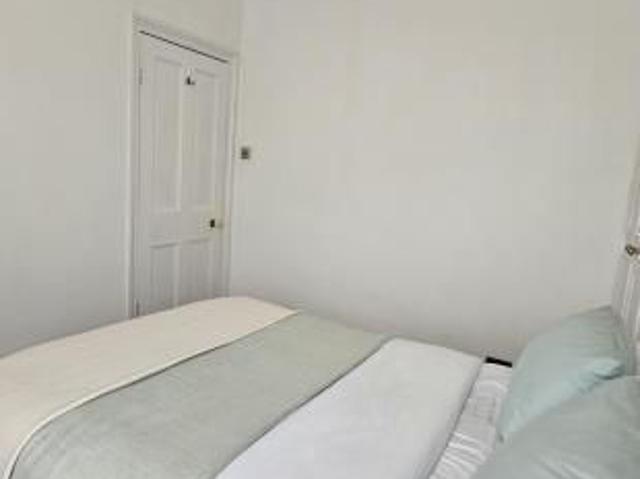 Quiet room near central line east London. Moments from cafes, gyms, parks and underground