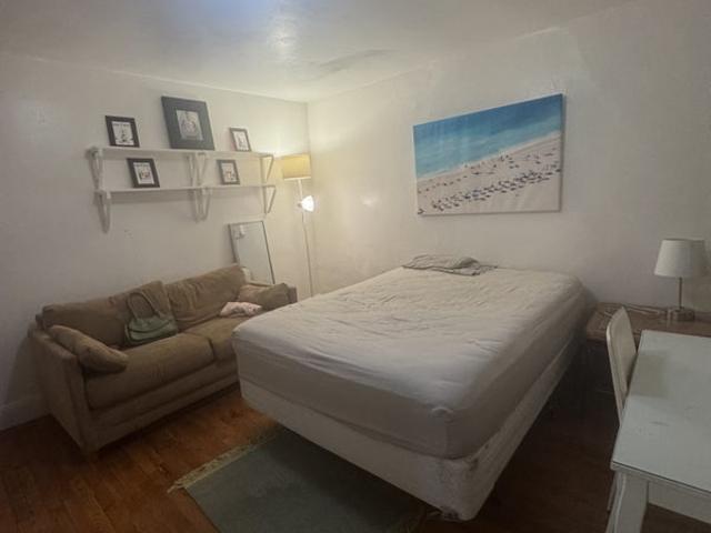 Quiet room avaliable *female preferred