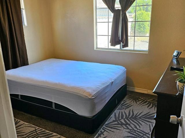 Quiet room for rent