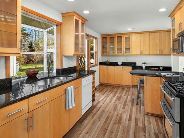 Quiet & Safe Bellevue Home