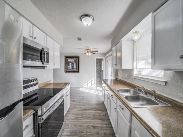 Quiet South Dallas Home Near I
