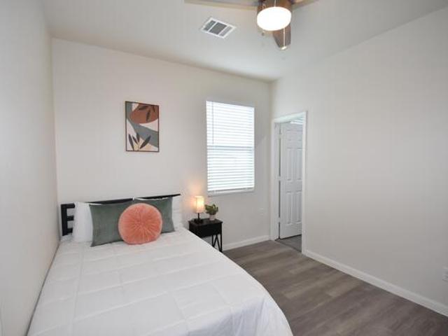 Quiet South Houston Stay Ensuite Bathroom in Every Bedroom