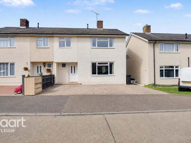 Quilters Straight, BASILDON 3 bed end of terrace house to rent £1,900 pcm £438 pw