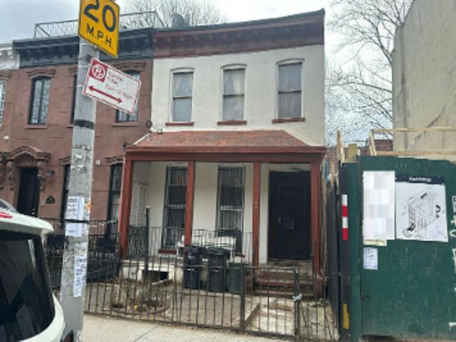 Quincy St