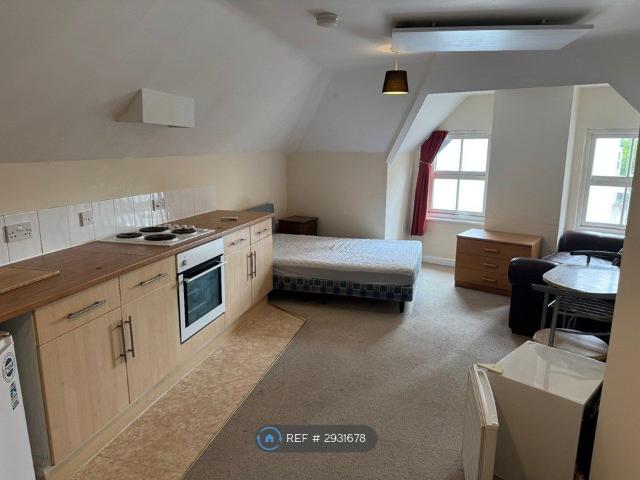 Quinnell Court, Portsmouth PO1, Studio to rent, £700 pcm | PrimeLocation