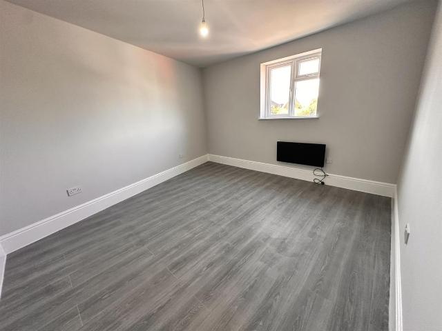 Quinton Road West, Birmingham B32, 2 bed flat to rent, £1,025 pcm | PrimeLocation