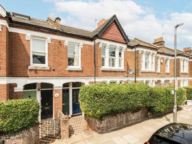 Quinton Street, London SW18 2 bed maisonette to rent £2,900 pcm £669 pw