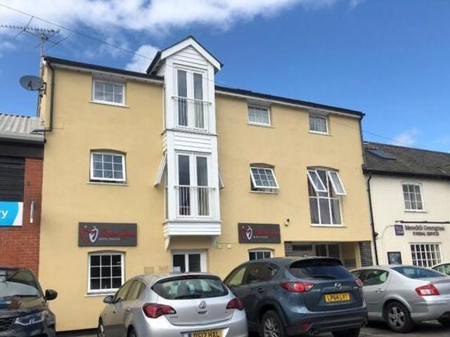 Quintons Court, Station Yard, 2 Bedroom Flat