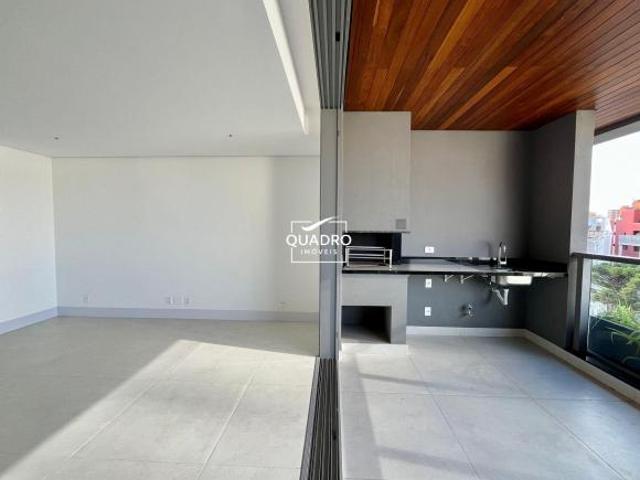 QUINTESSENCE Elegância contemporânea no endereço mais desejado do Batel