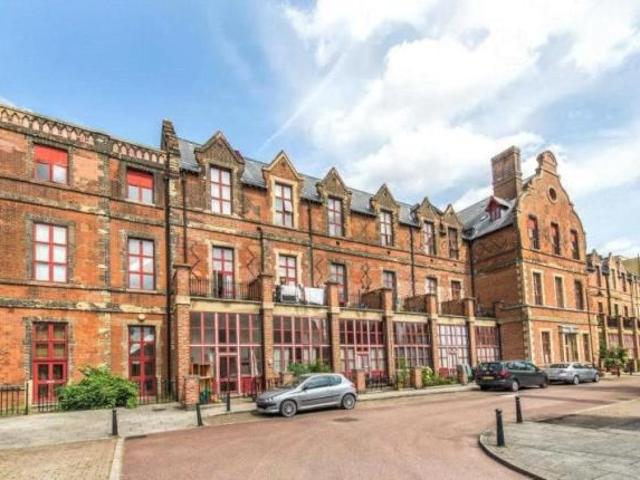 Quirky 1 bed apartment full of character