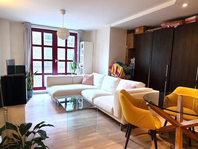 Quker Street, Hackney E1, 2 bed flat to rent, £2,500 pcm | PrimeLocation