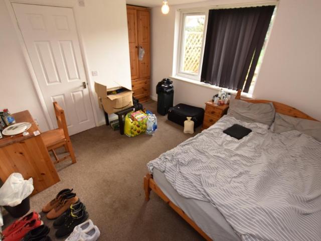 R1 Friars Avenue, Northampton NN4 1 bed in a house share to rent £695 pcm £160 pw