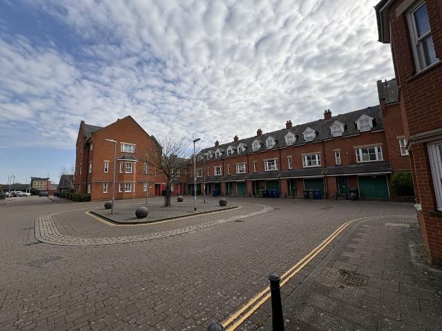 R1Sf En Ravensworth Gardens CB1, Room to rent, £1,000 pcm | PrimeLocation