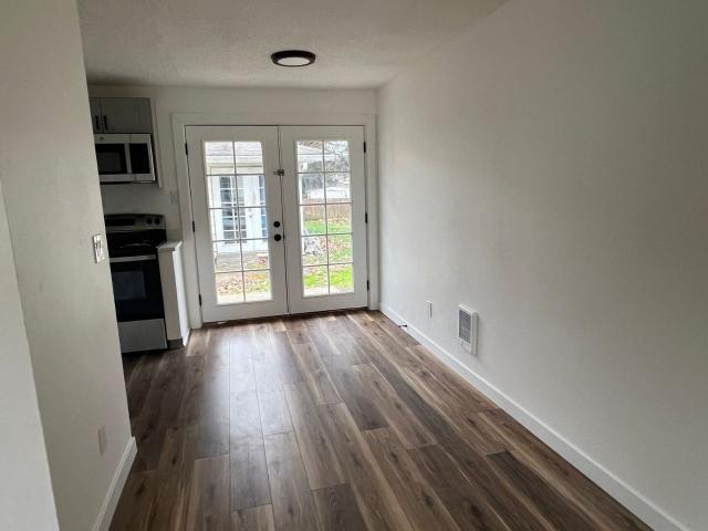 R2212 Pinewood Apartments 2 Bedroom Apartment for Rent at 2212 Carlson Rd, Vancouver, WA 98661 Meadow Homes