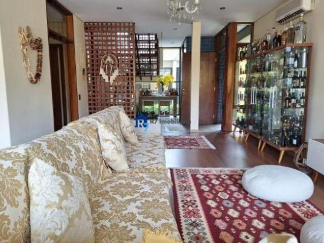 R7 Imobiliária Vende casa na Cidade São Francisco com 03 suítes
