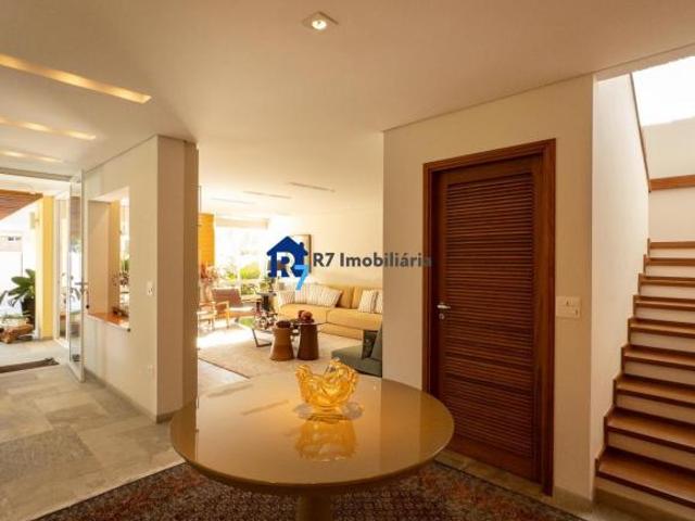 R7 Imobiliária Vende Casa de Condomínio em Alphaville