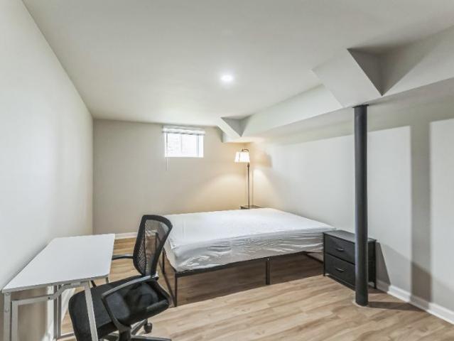 R7 Private Room in Newly Renovated House Share