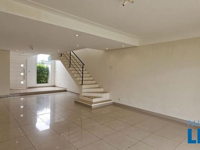 Casa Em Condomínio