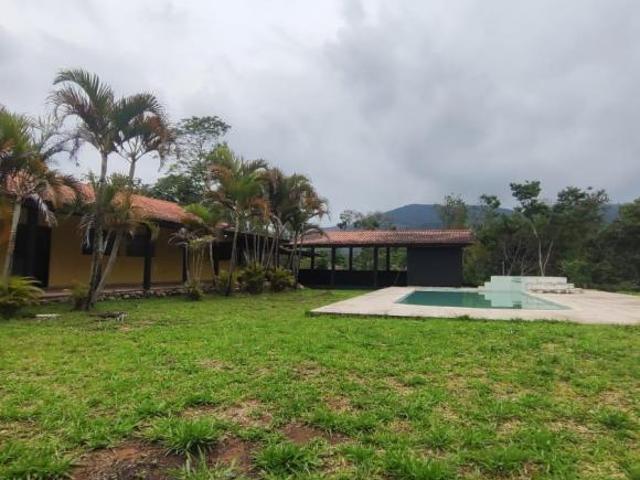 R CASA RECEM REFORMADA AREA DE 40 MIL METROS EM NAZARÉ PAULISTA