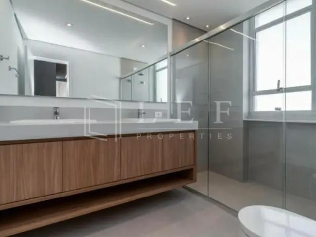 Apartamento com 2 suítes no Itaim