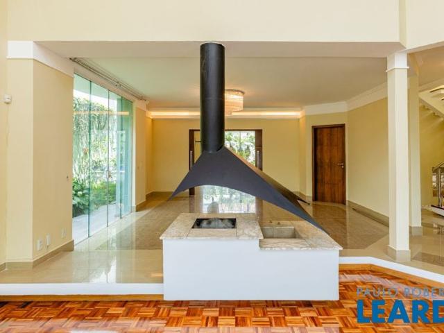 Casa Em Condomínio
