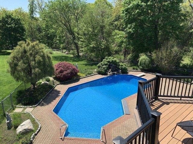 r Woodside Dr, Grafton, Home For Sale