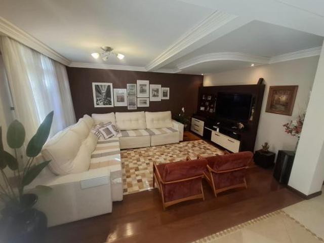 R$ 2.300.000 | Residência Exclusiva em Santa Felicidade com 407m², 3 Suítes e Gourmet