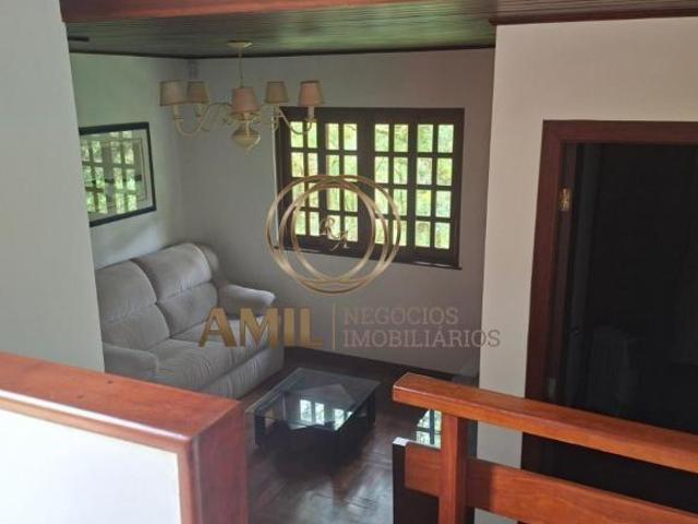RA Amil Vende Casa mobiliada, 4 suítes, sendo a suíte máster com hidro, 849m², Capivari, Campos de J