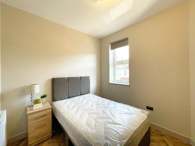 Ramuz Drive, Westcliff On Sea SS0 1 bed in a house share to rent £725 pcm £167 pw