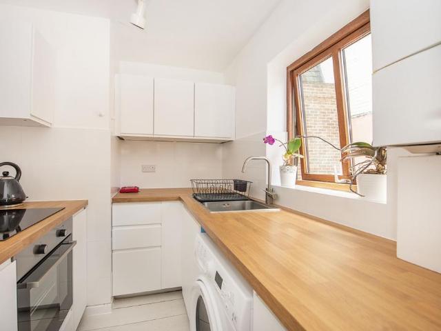 Ram Passage KT1 1 bed apartment to rent £1,800 pcm £415 pw