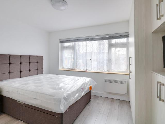 Rambler Close, Bath Road, Taplow SL6, Room to rent, £650 pcm | PrimeLocation
