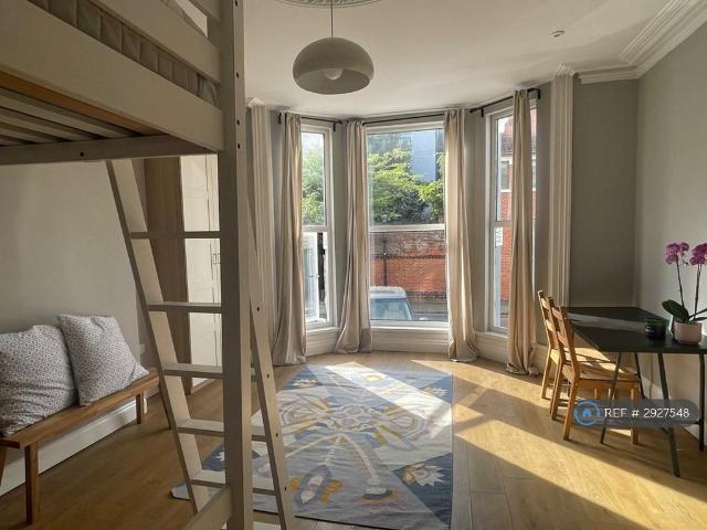 Ramilies, Southsea, PO5 1 bed flat to rent £1,000 pcm £231 pw