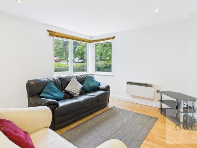 Rampart Road, Hyde Park, Leeds, LS6 2 bed flat to rent £1,050 pcm £242 pw