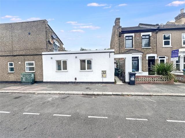 Ramsay Road, Forest Gate 2 bed flat to rent £1,690 pcm £390 pw