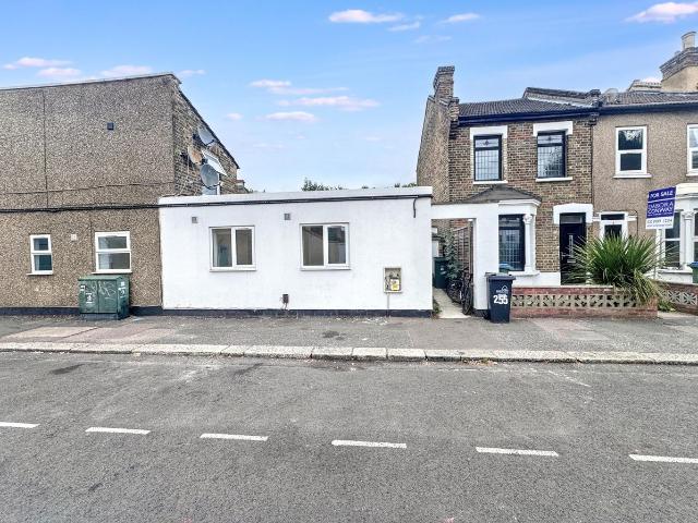 Ramsay Road, Forest Gate E7, 2 bed flat to rent, £1,725 pcm | PrimeLocation