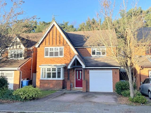 Ramsdell Road, Fleet, Hampshire, GU51 4 bed detached house to rent £2,550 pcm £588 pw