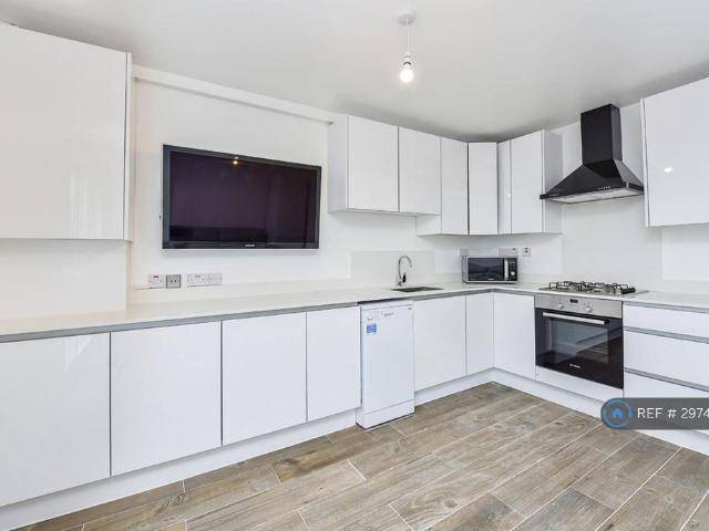 Ramsfort House, London, SE16 4 bed maisonette to rent £4,000 pcm £923 pw